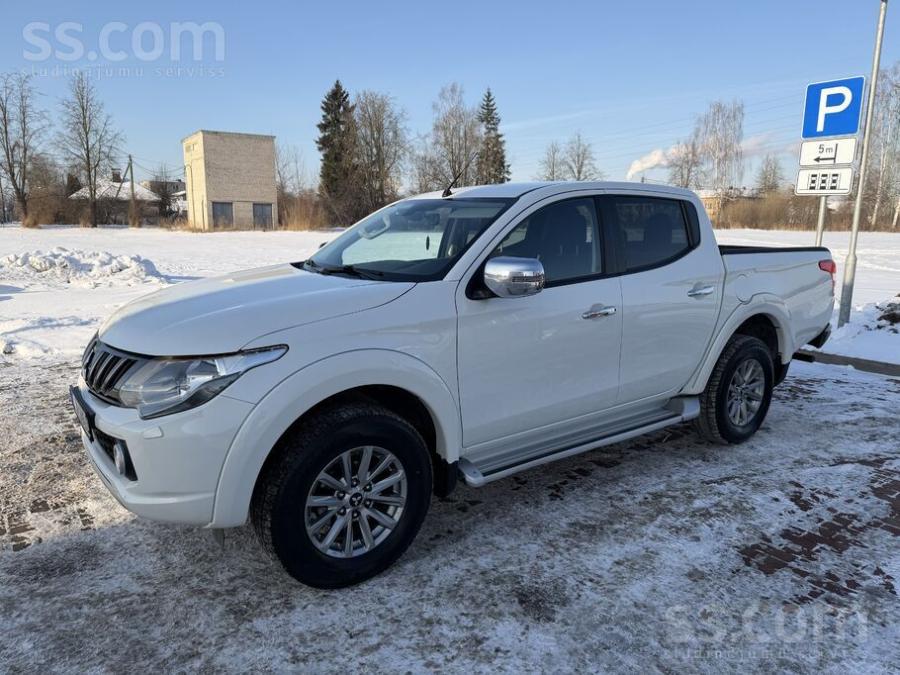 White Mitsubishi l-200 2018 in Jelgava, with an engine capacity of 2.40 L and mileage of 439 thousand km for 15500 €, photo 2 on AUTOMOTO.COM.LV