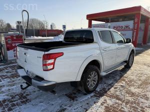 White Mitsubishi l-200 2018 in Jelgava, with an engine capacity of 2.40 L and mileage of 439 thousand km for 15500 €, photo 5 on AUTOMOTO.COM.LV