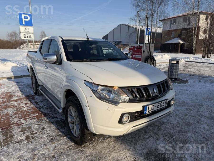 White Mitsubishi l-200 2018 in Jelgava, with an engine capacity of 2.40 L and mileage of 439 thousand km for 15500 €, photo 8 on AUTOMOTO.COM.LV