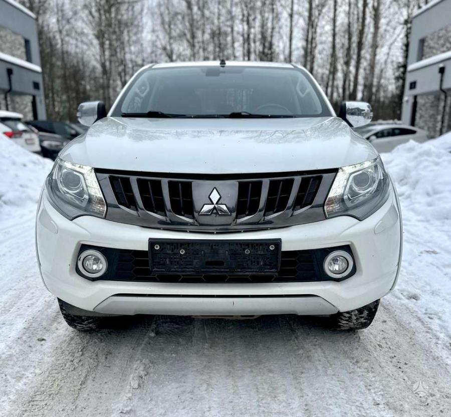 Balts Mitsubishi l-200 2019 Viļņa, ar dzinēja tilpumu 2.44 L un nobraukumu 200 tūkst. km par 15488 €, foto 2 vietnē AUTOMOTO.COM.LV