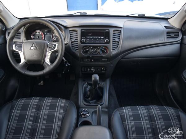 Balts Mitsubishi l-200 2021 Rīga, ar dzinēja tilpumu 2.30 L un nobraukumu 193 tūkst. km par 17900 €, foto 4 vietnē AUTOMOTO.COM.LV