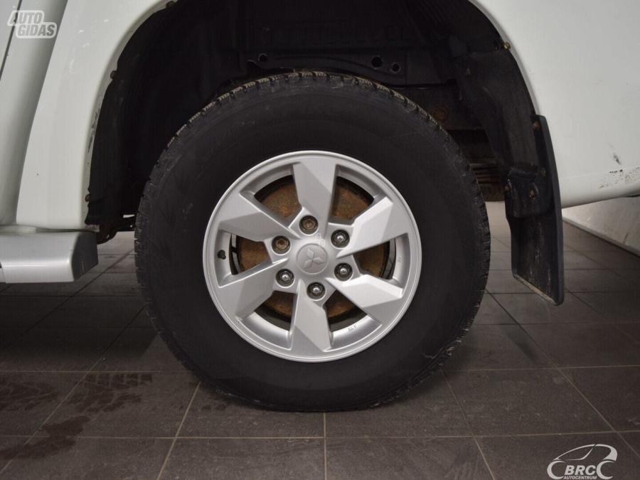 Balts Mitsubishi l-200 2021 Rīga, ar dzinēja tilpumu 2.30 L un nobraukumu 193 tūkst. km par 17900 €, foto 24 vietnē AUTOMOTO.COM.LV