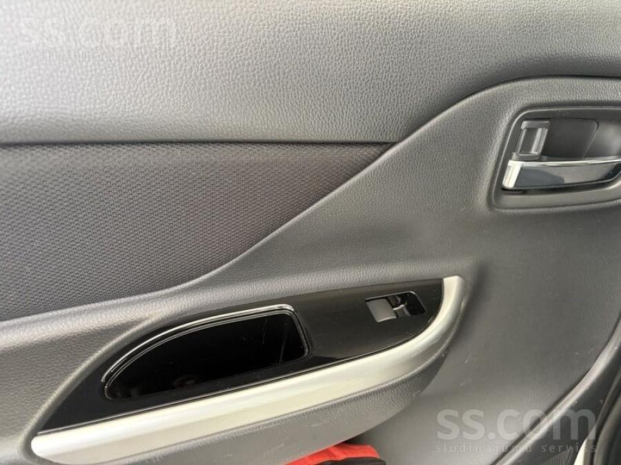Balts Mitsubishi l-200 2021 Rīga, ar dzinēja tilpumu 2.30 L un nobraukumu 78 tūkst. km par 24900 €, foto 15 vietnē AUTOMOTO.COM.LV
