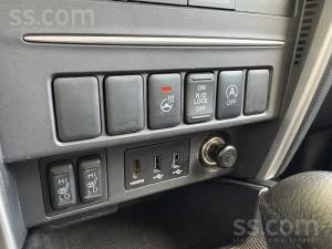Balts Mitsubishi l-200 2021 Rīga, ar dzinēja tilpumu 2.30 L un nobraukumu 78 tūkst. km par 24900 €, foto 20 vietnē AUTOMOTO.COM.LV