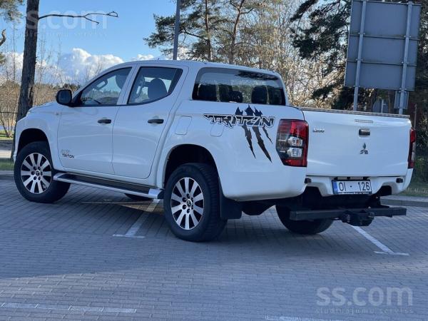 White Mitsubishi l-200 2021 in Jurmala, with an engine capacity of 2.30 L and mileage of 0 thousand km for 26750 €, photo 3 on AUTOMOTO.COM.LV