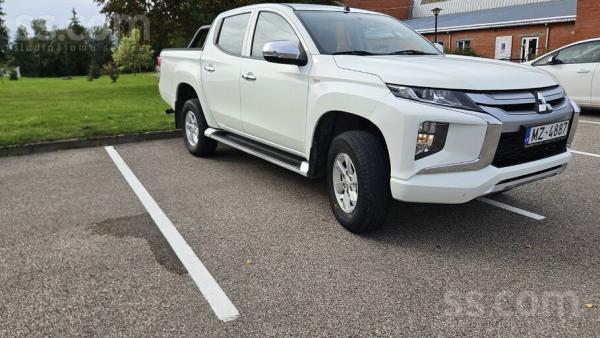 White Mitsubishi l-200 2021 in Saldus, with an engine capacity of 2.30 L and mileage of 134 thousand km for 19900 €, photo 3 on AUTOMOTO.COM.LV