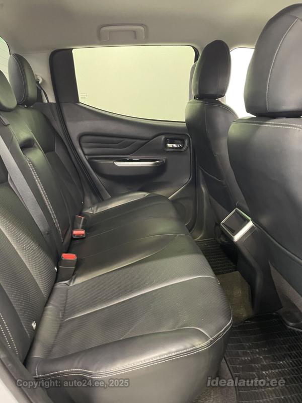 White Mitsubishi l-200 2022 in Tallinn, with an engine capacity of 2.27 L and mileage of 115 thousand km for 34900 €, photo 11 on AUTOMOTO.COM.LV