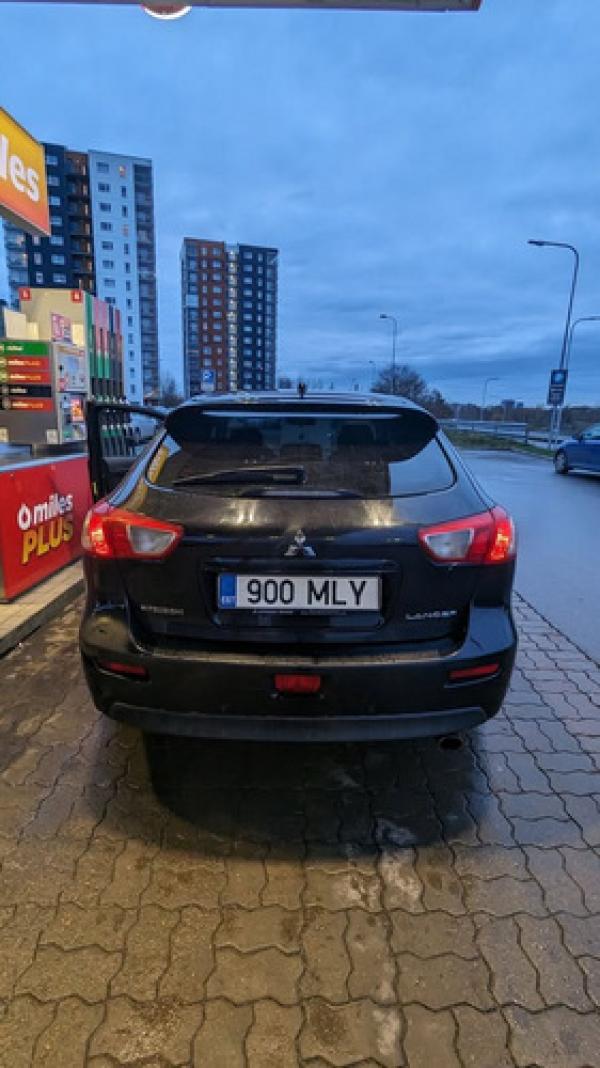 Melns Mitsubishi Lancer 2009 Tallina, ar dzinēja tilpumu 0.00 L un nobraukumu 0 tūkst. km par 440 €, foto 3 vietnē AUTOMOTO.COM.LV