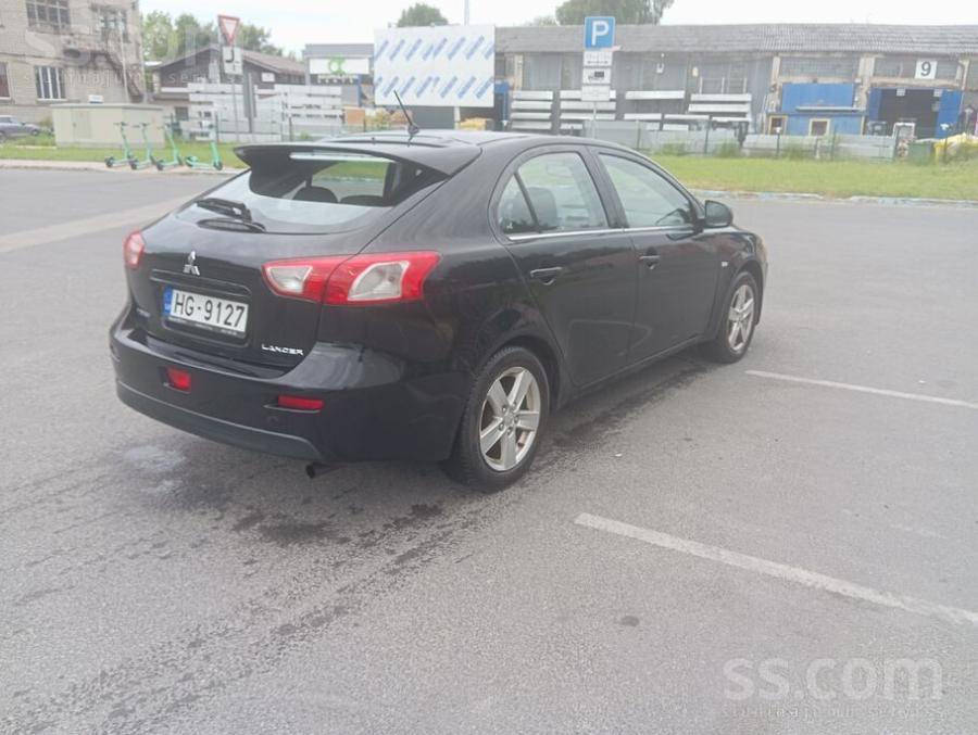 Black Mitsubishi Lancer 2009 in Riga, with an engine capacity of 1.80 L and mileage of 231 thousand km for 1000 €, photo 4 on AUTOMOTO.COM.LV