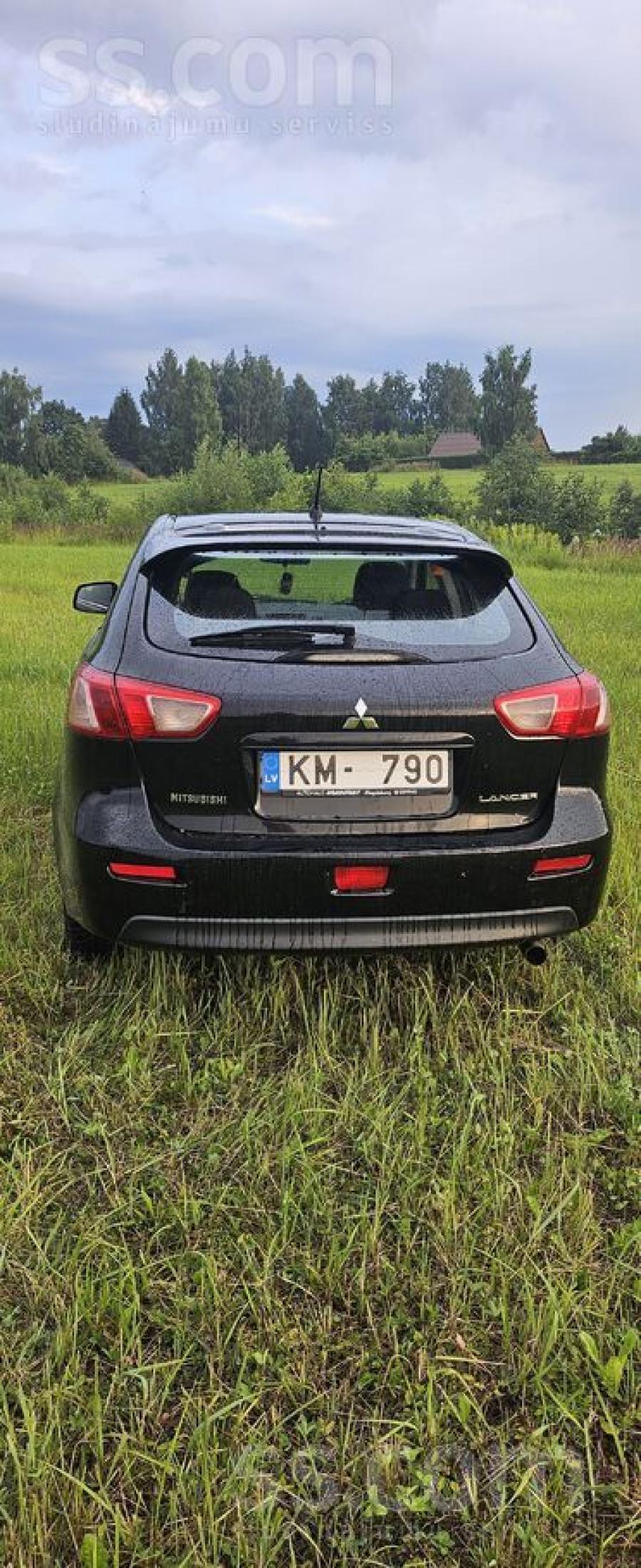 Black Mitsubishi Lancer 2009 in Aizkraukle, with an engine capacity of 2.00 L and mileage of 300 thousand km for 1700 €, photo 3 on AUTOMOTO.COM.LV