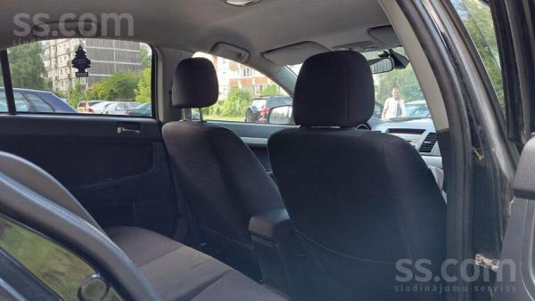 Black Mitsubishi Lancer 2011 in Riga, with an engine capacity of 1.80 L and mileage of 380 thousand km for 3800 €, photo 6 on AUTOMOTO.COM.LV