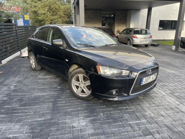 Black Mitsubishi Lancer 2012 in Vilnius, with an engine capacity of 2.00 L and mileage of 470 thousand km for 2000 €, photo 3 on AUTOMOTO.COM.LV