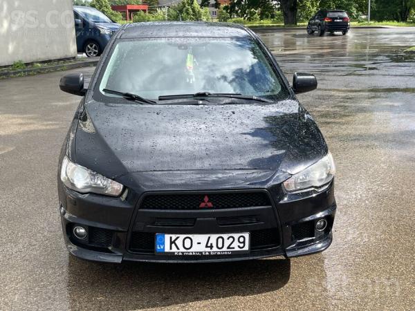 Black Mitsubishi Lancer 2008 in Cesis, with an engine capacity of 1.80 L and mileage of 250 thousand km for 3150 €, photo 3 on AUTOMOTO.COM.LV