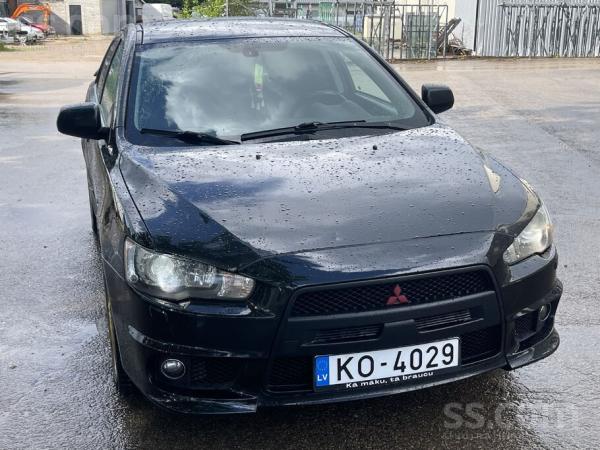 Black Mitsubishi Lancer 2008 in Cesis, with an engine capacity of 1.80 L and mileage of 250 thousand km for 3150 €, photo 4 on AUTOMOTO.COM.LV