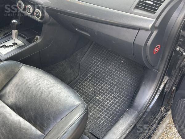 Black Mitsubishi Lancer 2008 in Cesis, with an engine capacity of 1.80 L and mileage of 250 thousand km for 3150 €, photo 9 on AUTOMOTO.COM.LV