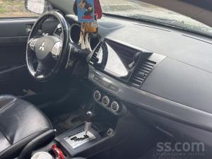 Black Mitsubishi Lancer 2008 in Cesis, with an engine capacity of 1.80 L and mileage of 250 thousand km for 3150 €, photo 11 on AUTOMOTO.COM.LV