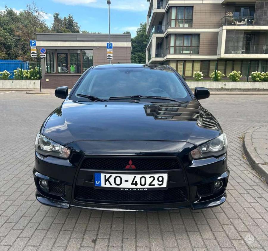 Black Mitsubishi Lancer 2008 in Vilnius, with an engine capacity of 1.80 L and mileage of 255 thousand km for 2950 €, photo 3 on AUTOMOTO.COM.LV