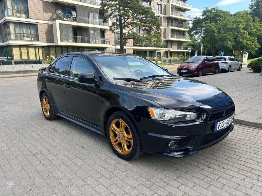 Black Mitsubishi Lancer 2008 in Vilnius, with an engine capacity of 1.80 L and mileage of 255 thousand km for 2950 €, photo 4 on AUTOMOTO.COM.LV