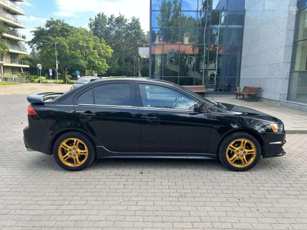 Black Mitsubishi Lancer 2008 in Vilnius, with an engine capacity of 1.80 L and mileage of 255 thousand km for 2950 €, photo 4 on AUTOMOTO.COM.LV