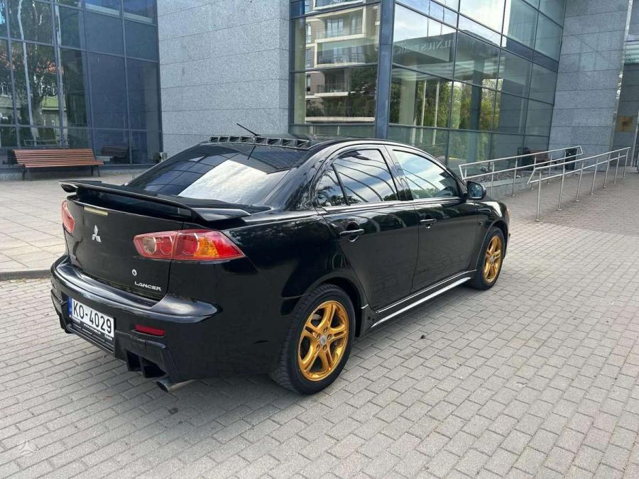 Black Mitsubishi Lancer 2008 in Vilnius, with an engine capacity of 1.80 L and mileage of 255 thousand km for 2950 €, photo 6 on AUTOMOTO.COM.LV