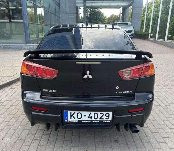 Black Mitsubishi Lancer 2008 in Vilnius, with an engine capacity of 1.80 L and mileage of 255 thousand km for 2950 €, photo 6 on AUTOMOTO.COM.LV
