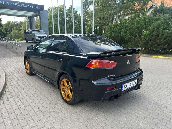 Black Mitsubishi Lancer 2008 in Vilnius, with an engine capacity of 1.80 L and mileage of 255 thousand km for 2950 €, photo 7 on AUTOMOTO.COM.LV