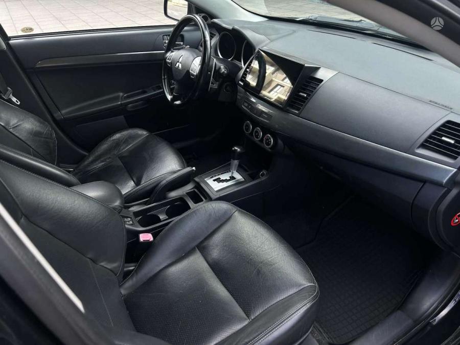 Black Mitsubishi Lancer 2008 in Vilnius, with an engine capacity of 1.80 L and mileage of 255 thousand km for 2950 €, photo 10 on AUTOMOTO.COM.LV