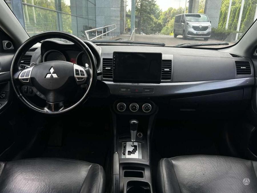 Black Mitsubishi Lancer 2008 in Vilnius, with an engine capacity of 1.80 L and mileage of 255 thousand km for 2950 €, photo 12 on AUTOMOTO.COM.LV