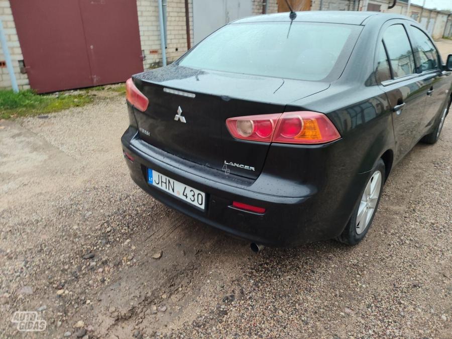 Black Mitsubishi Lancer 2008 in Utena, with an engine capacity of 2.00 L and mileage of 390 thousand km for 850 €, photo 8 on AUTOMOTO.COM.LV