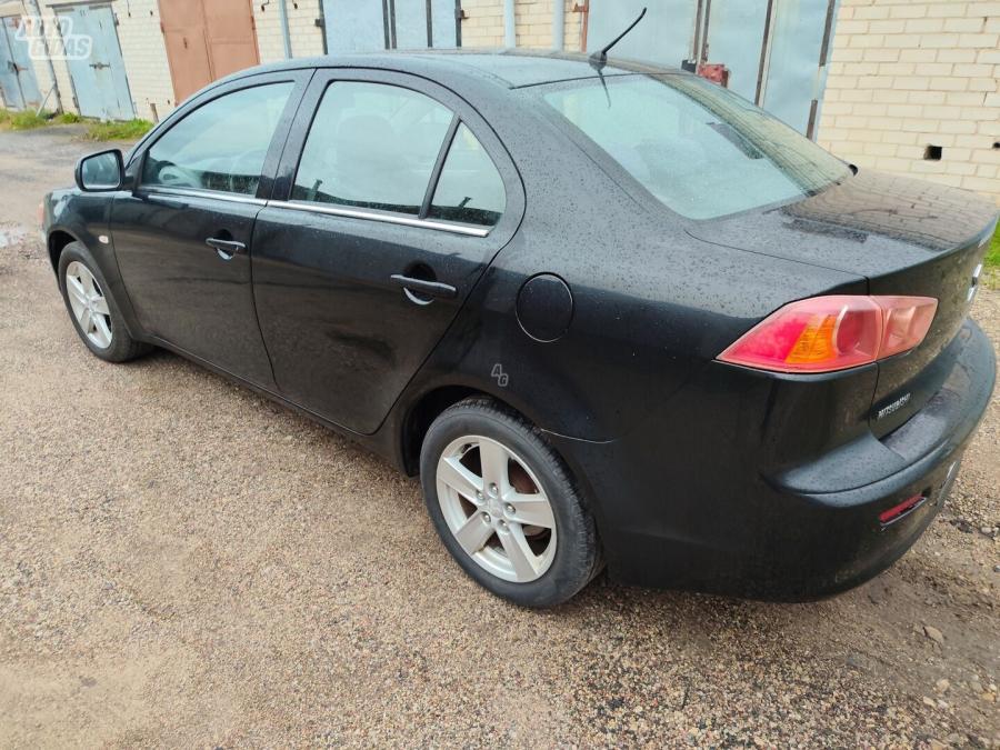 Black Mitsubishi Lancer 2008 in Utena, with an engine capacity of 2.00 L and mileage of 390 thousand km for 850 €, photo 9 on AUTOMOTO.COM.LV