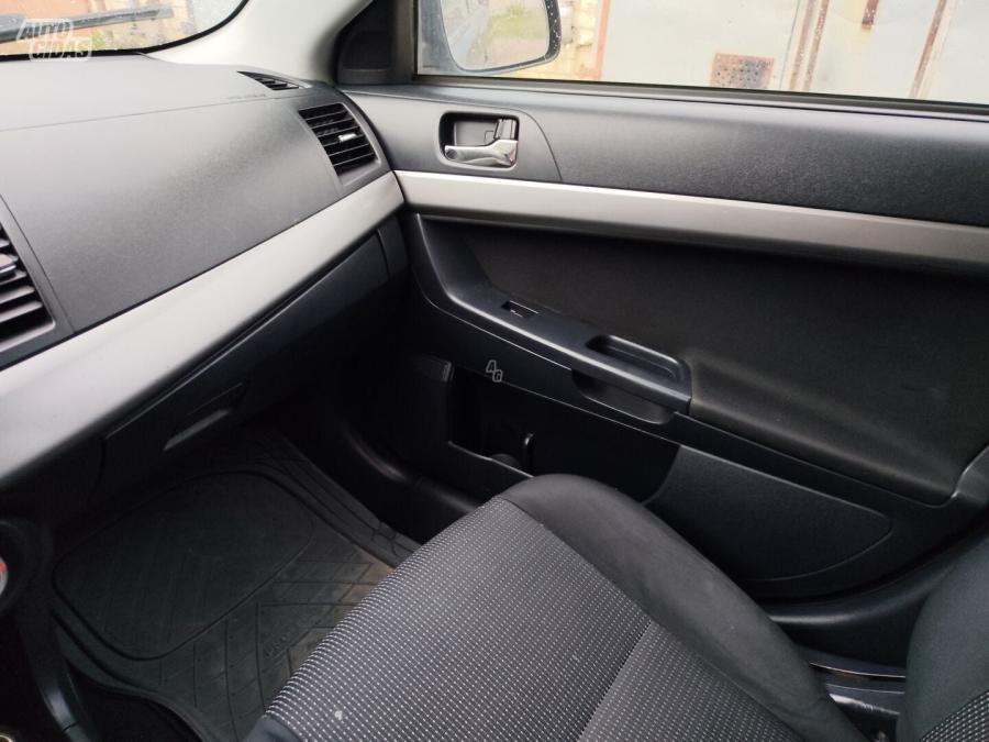 Black Mitsubishi Lancer 2008 in Utena, with an engine capacity of 2.00 L and mileage of 390 thousand km for 850 €, photo 12 on AUTOMOTO.COM.LV