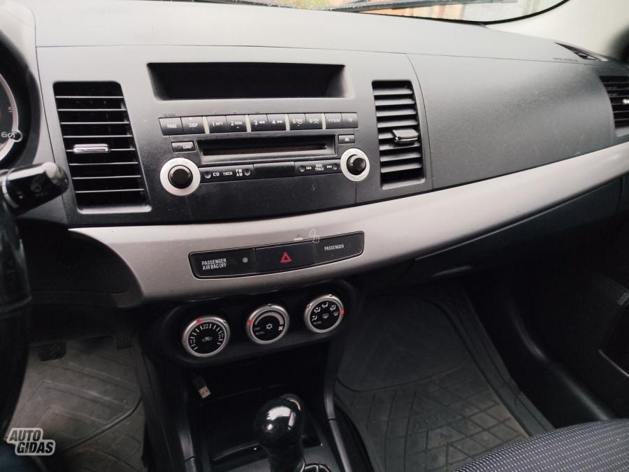 Black Mitsubishi Lancer 2008 in Utena, with an engine capacity of 2.00 L and mileage of 390 thousand km for 850 €, photo 15 on AUTOMOTO.COM.LV