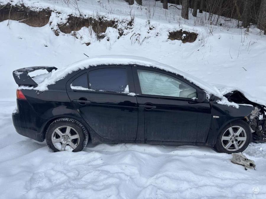 Melns Mitsubishi Lancer 2009 Kauņa, ar dzinēja tilpumu 1.97 L un nobraukumu 333 tūkst. km par 750 €, foto 2 vietnē AUTOMOTO.COM.LV