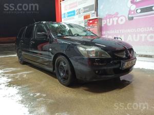 Black Mitsubishi Lancer 2003 in Riga, with an engine capacity of 2.00 L and mileage of 330 thousand km for 500 €, photo 3 on AUTOMOTO.COM.LV