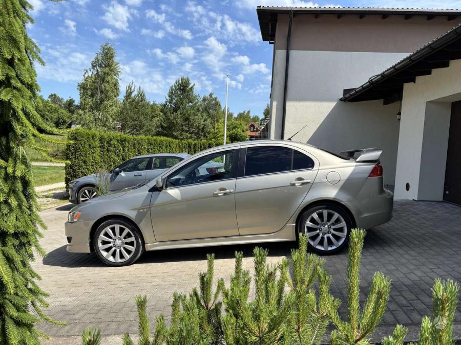 Brūns Mitsubishi Lancer 2009 Viļņa, ar dzinēja tilpumu 1.80 L un nobraukumu 200 tūkst. km par 3000 €, foto 3 vietnē AUTOMOTO.COM.LV