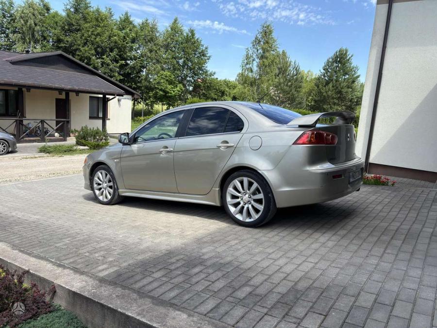 Brūns Mitsubishi Lancer 2009 Viļņa, ar dzinēja tilpumu 1.80 L un nobraukumu 200 tūkst. km par 3000 €, foto 4 vietnē AUTOMOTO.COM.LV