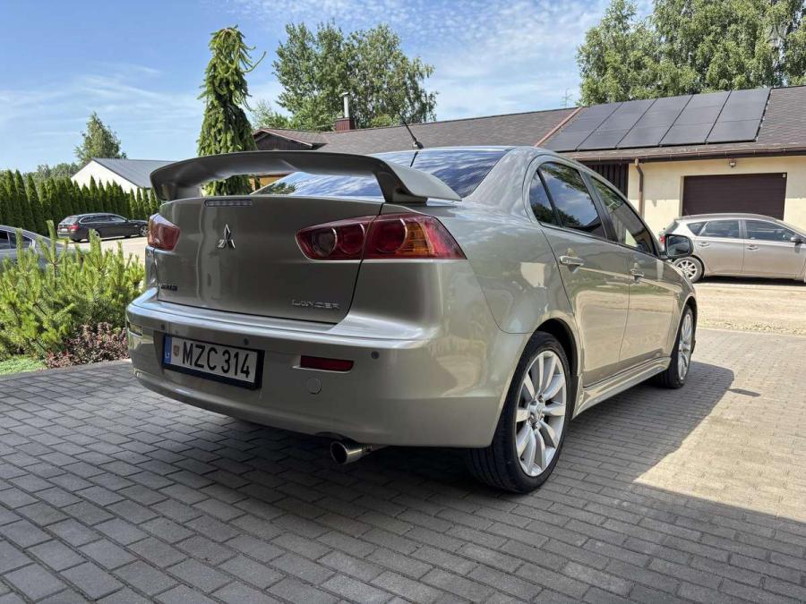 Brūns Mitsubishi Lancer 2009 Viļņa, ar dzinēja tilpumu 1.80 L un nobraukumu 200 tūkst. km par 3000 €, foto 5 vietnē AUTOMOTO.COM.LV