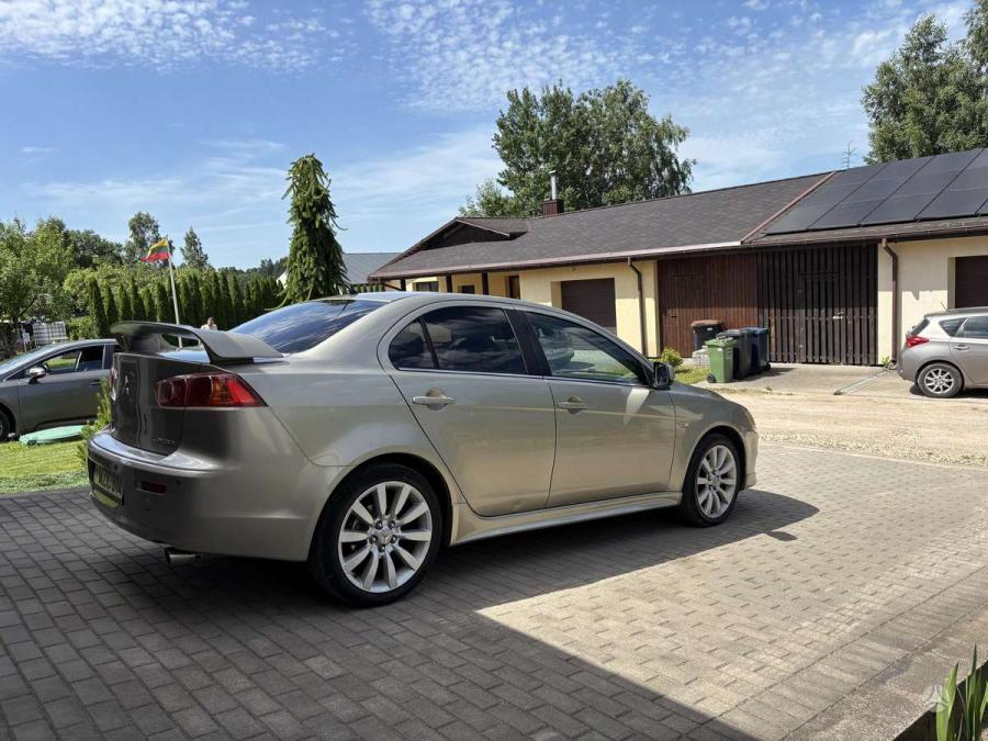 Brūns Mitsubishi Lancer 2009 Viļņa, ar dzinēja tilpumu 1.80 L un nobraukumu 200 tūkst. km par 3000 €, foto 6 vietnē AUTOMOTO.COM.LV