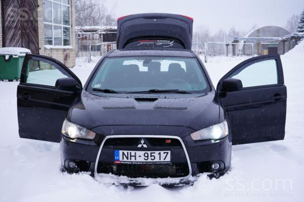 Black Mitsubishi lancer-evolution 2011 in Riga, with an engine capacity of 2.00 L and mileage of 236 thousand km for 7700 €, photo 3 on AUTOMOTO.COM.LV
