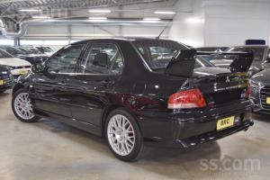 Black Mitsubishi lancer-evolution 2001 in Riga, with an engine capacity of 2.00 L and mileage of 192 thousand km for 47500 €, photo 3 on AUTOMOTO.COM.LV