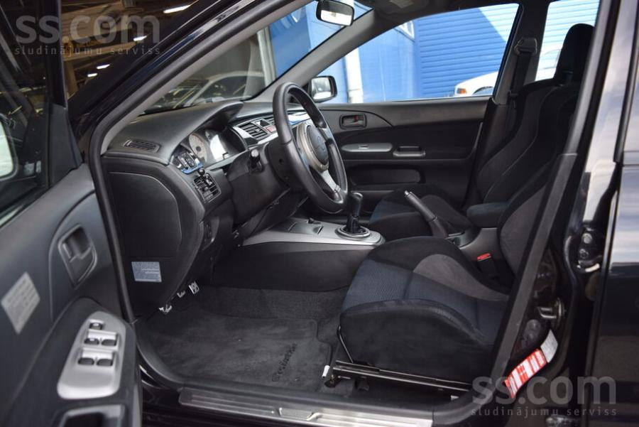 Black Mitsubishi lancer-evolution 2001 in Riga, with an engine capacity of 2.00 L and mileage of 192 thousand km for 47500 €, photo 4 on AUTOMOTO.COM.LV