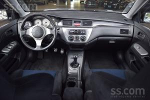 Black Mitsubishi lancer-evolution 2001 in Riga, with an engine capacity of 2.00 L and mileage of 192 thousand km for 47500 €, photo 5 on AUTOMOTO.COM.LV