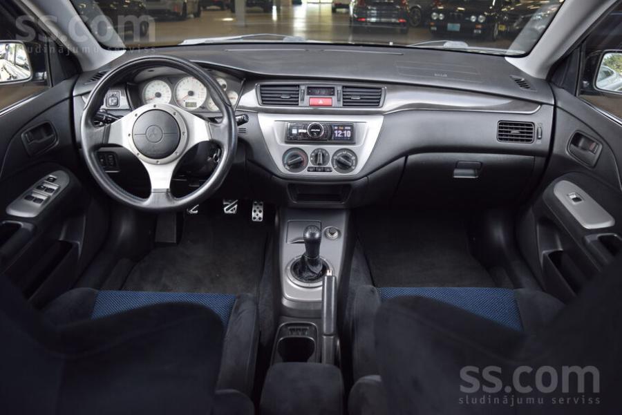 Black Mitsubishi lancer-evolution 2001 in Riga, with an engine capacity of 2.00 L and mileage of 192 thousand km for 47500 €, photo 5 on AUTOMOTO.COM.LV