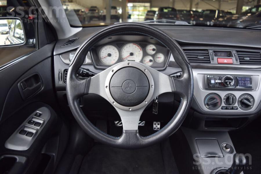 Black Mitsubishi lancer-evolution 2001 in Riga, with an engine capacity of 2.00 L and mileage of 192 thousand km for 47500 €, photo 8 on AUTOMOTO.COM.LV
