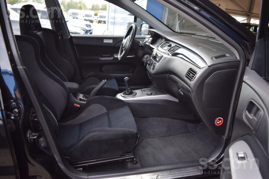 Black Mitsubishi lancer-evolution 2001 in Riga, with an engine capacity of 2.00 L and mileage of 192 thousand km for 47500 €, photo 10 on AUTOMOTO.COM.LV