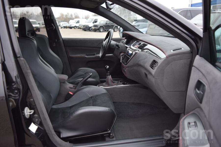Black Mitsubishi lancer-evolution 2005 in Riga, with an engine capacity of 2.00 L and mileage of 133 thousand km for 34900 €, photo 13 on AUTOMOTO.COM.LV