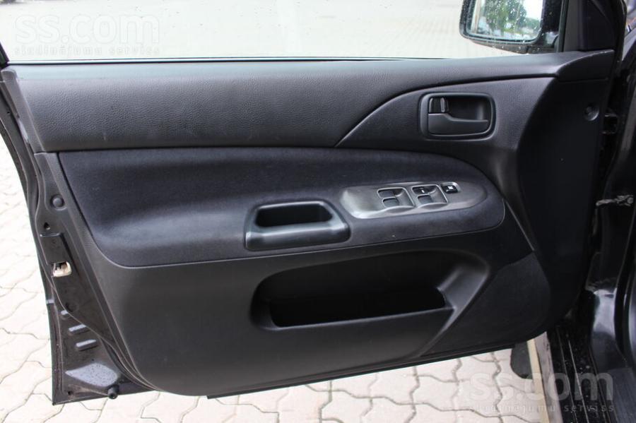 Melns Mitsubishi lancer-evolution 2006 Rīga, ar dzinēja tilpumu 2.00 L un nobraukumu 187 tūkst. km par 44950 €, foto 12 vietnē AUTOMOTO.COM.LV