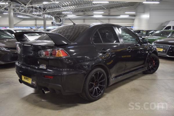 Black Mitsubishi lancer-evolution 2008 in Riga, with an engine capacity of 2.00 L and mileage of 243 thousand km for 18500 €, photo 2 on AUTOMOTO.COM.LV