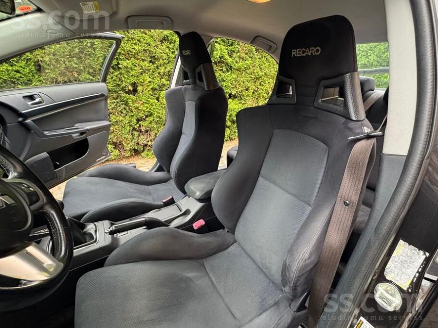 Melns Mitsubishi lancer-evolution 2012 Rīga, ar dzinēja tilpumu 2.00 L un nobraukumu 184 tūkst. km par 32000 €, foto 8 vietnē AUTOMOTO.COM.LV