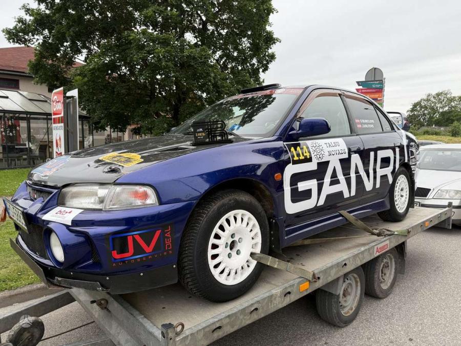 Blue Mitsubishi lancer-evolution 1996 in Ventspils, with an engine capacity of 0.00 L and mileage of 121 thousand km for 21500 €, photo 4 on AUTOMOTO.COM.LV